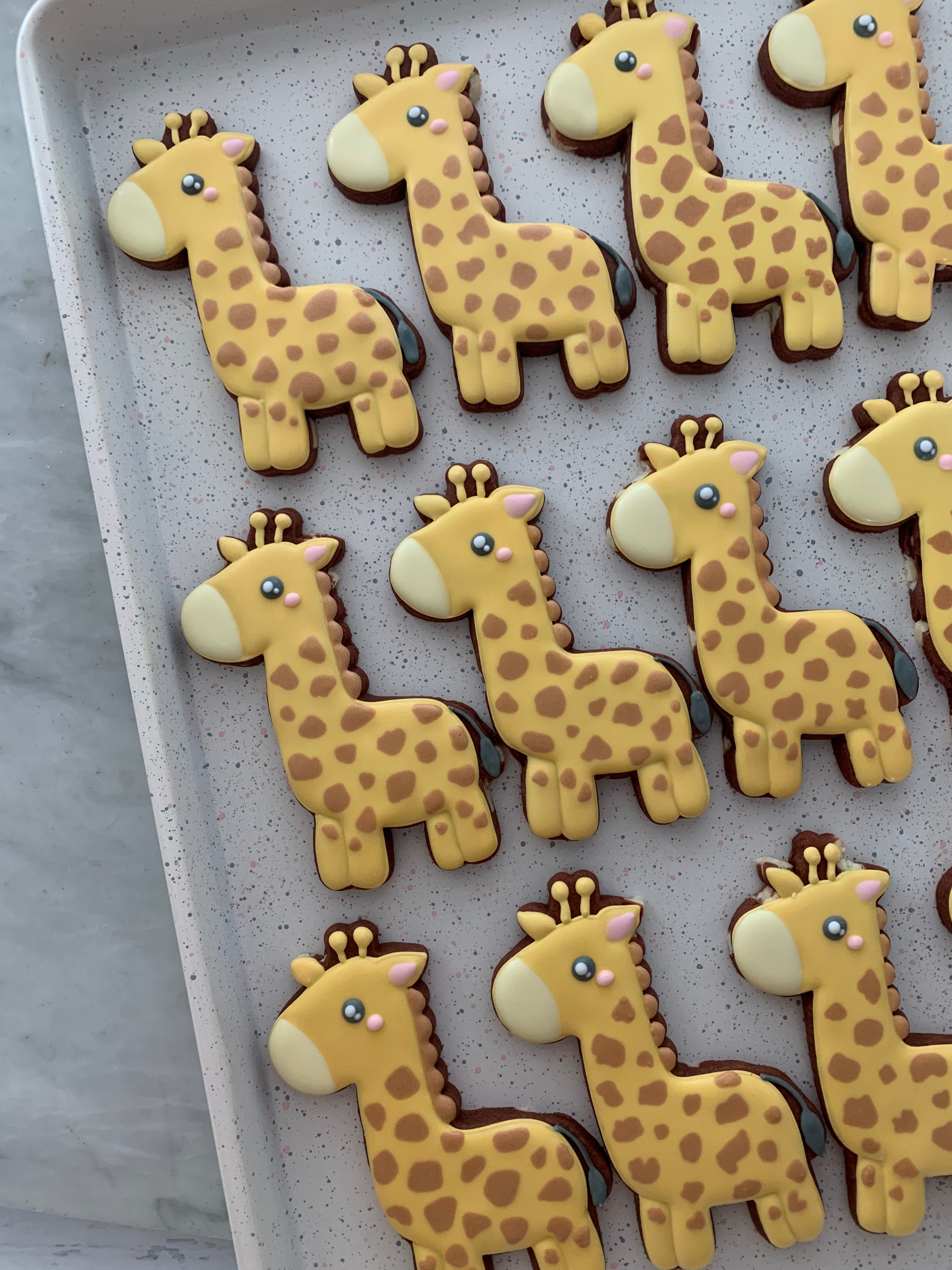 Giraffe Cutter – Busy Bee Sweet